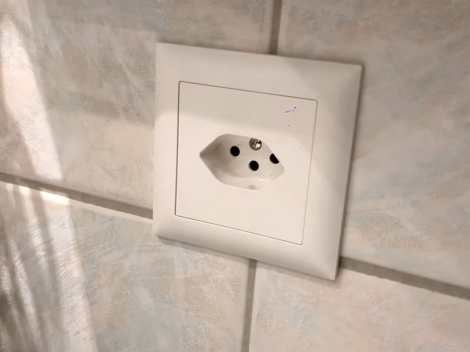 Electrical Outlets in Switzerland 2026: Expert Travel Guide- Itinerary ...